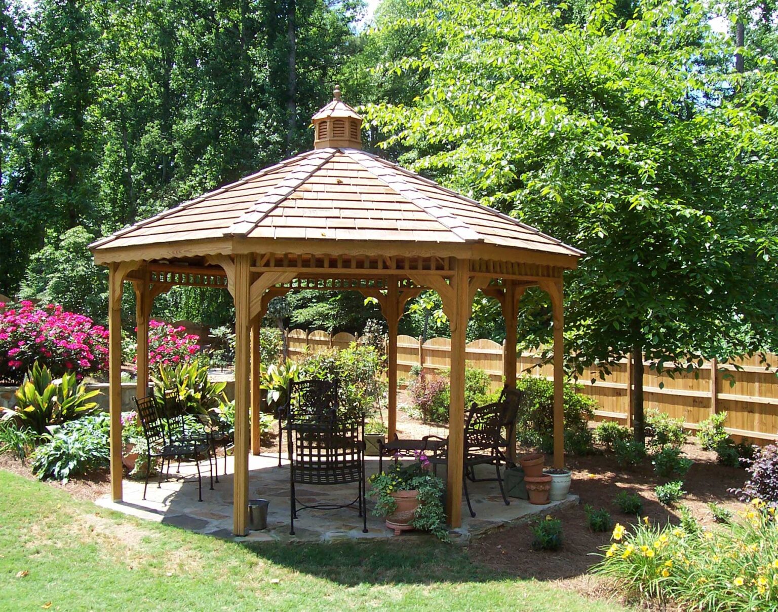 8 Jenis Desain Gazebo yang Unik | Haqeem Group